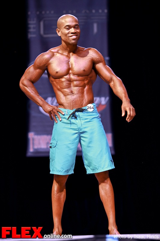 Julius Roberts - Men's Physique Class C - Phil Heath Classic 2013 ...
