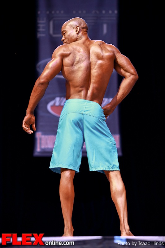 Julius Roberts - Men's Physique Class C - Phil Heath Classic 2013 ...
