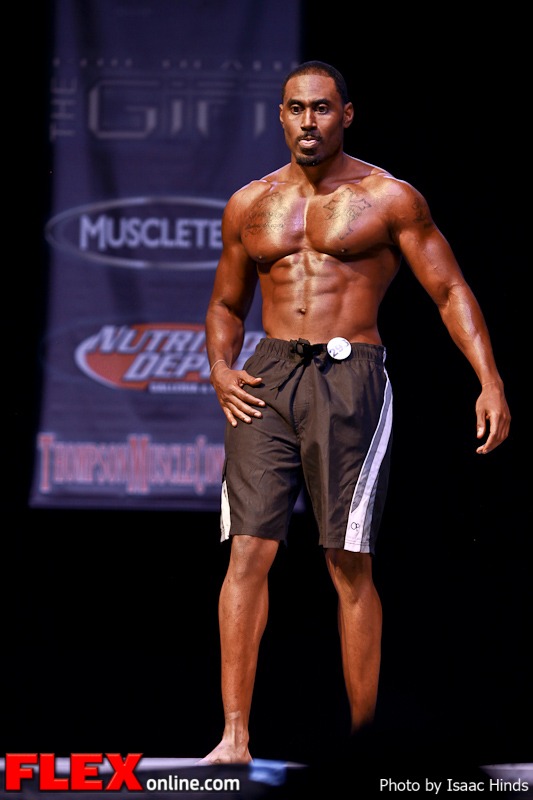 Corey Larry - Men's Physique Class D - Phil Heath Classic 2013 | Muscle ...