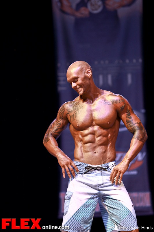 Jon Henson - Men's Physique Class D - Phil Heath Classic 2013 | Muscle ...