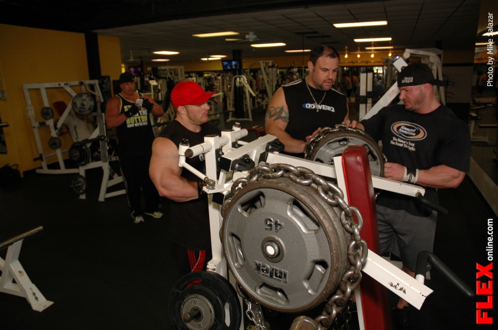 Flex Lewis Off-Season Shoulder Workout | Muscle & Fitness