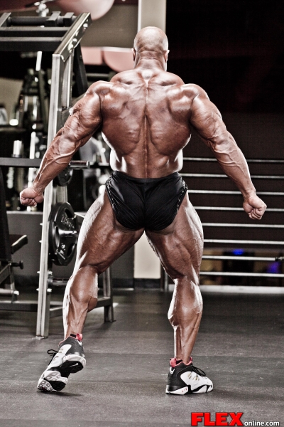 Phil Heath's 2013 Leg Training Photoshoot | Muscle & Fitness
