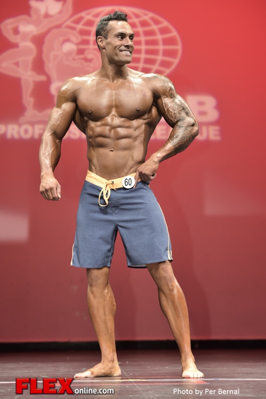 2015 IFBB Toronto Pro Supershow | Muscle & Fitness
