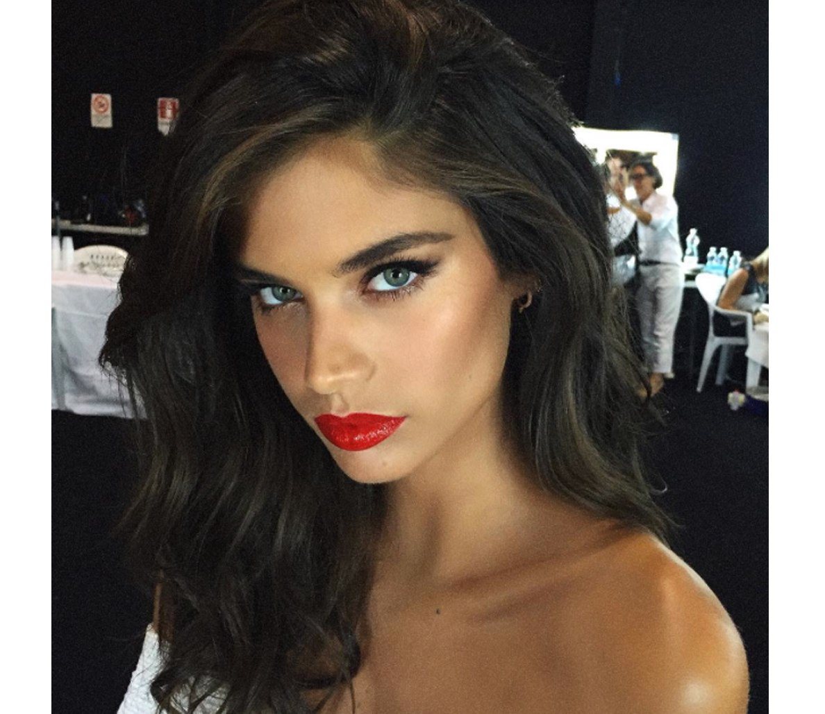 Christmas in July: Victoria's Secret Angels Snap Selfies at Holiday ...