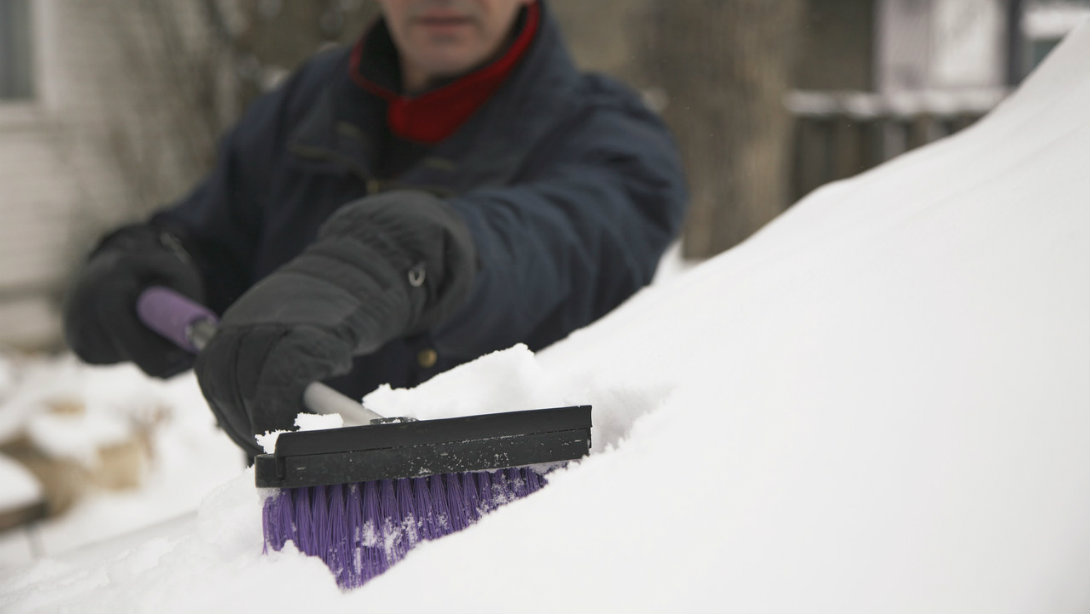 7 Cold Weather Chores to Get Your Calorie Burn | Muscle & Fitness