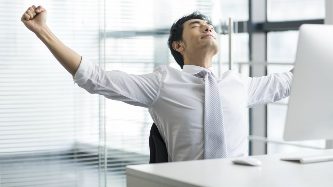 7 Tips to Stay Fit at Work | Muscle & Fitness