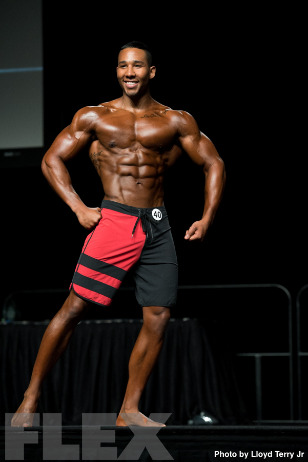 2016 IFBB Vancouver Pro: Men's Physique - Eren Legend | Muscle & Fitness