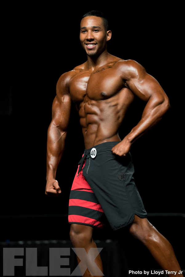 2016 IFBB Vancouver Pro: Men's Physique - Eren Legend | Muscle & Fitness