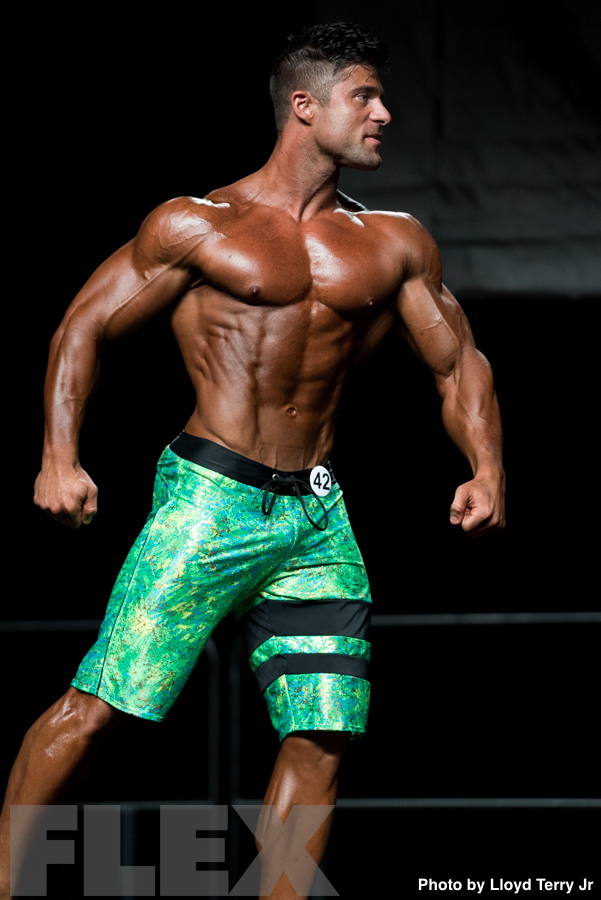 2016 IFBB Vancouver Pro: Men's Physique - Mirko Maras | Muscle & Fitness