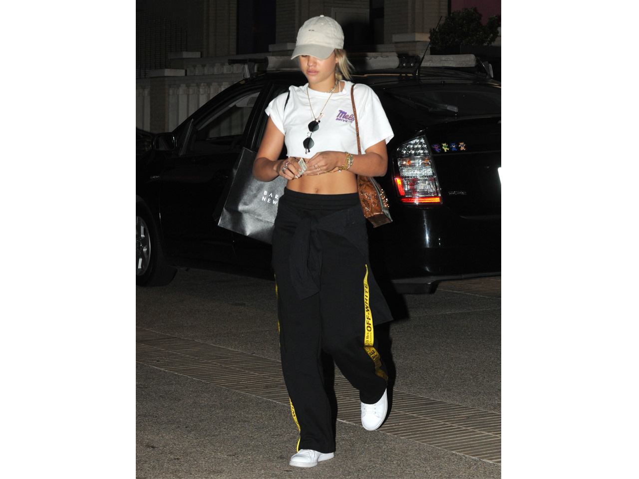 Sofia Richie Shows Off Her Toned Tummy | Muscle & Fitness