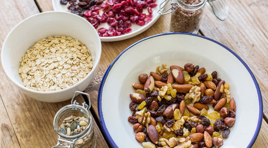 The Best Travel-Friendly Snacks for Bodybuilders | Muscle & Fitness