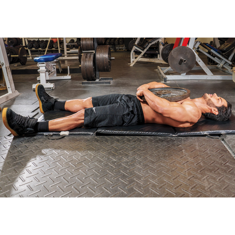 Plate Situp Exercise Video Guide | Muscle & Fitness