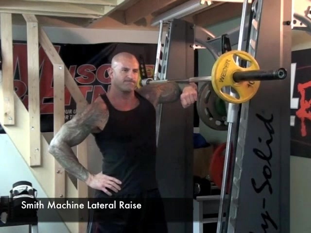 Machine Lateral Raise