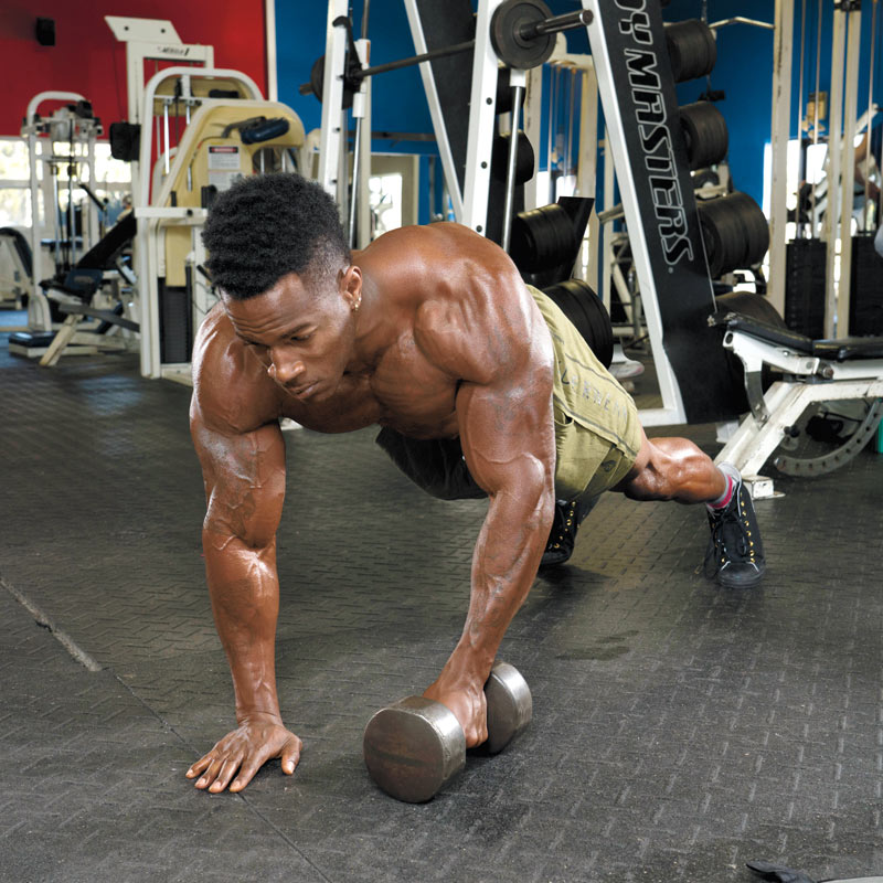 One-Arm Plank To Row Exercise Video Guide | Muscle & Fitness