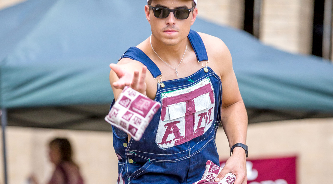 Cornhole Champ Daymon Dennis Nails A Million To One "And 1" Shot ...