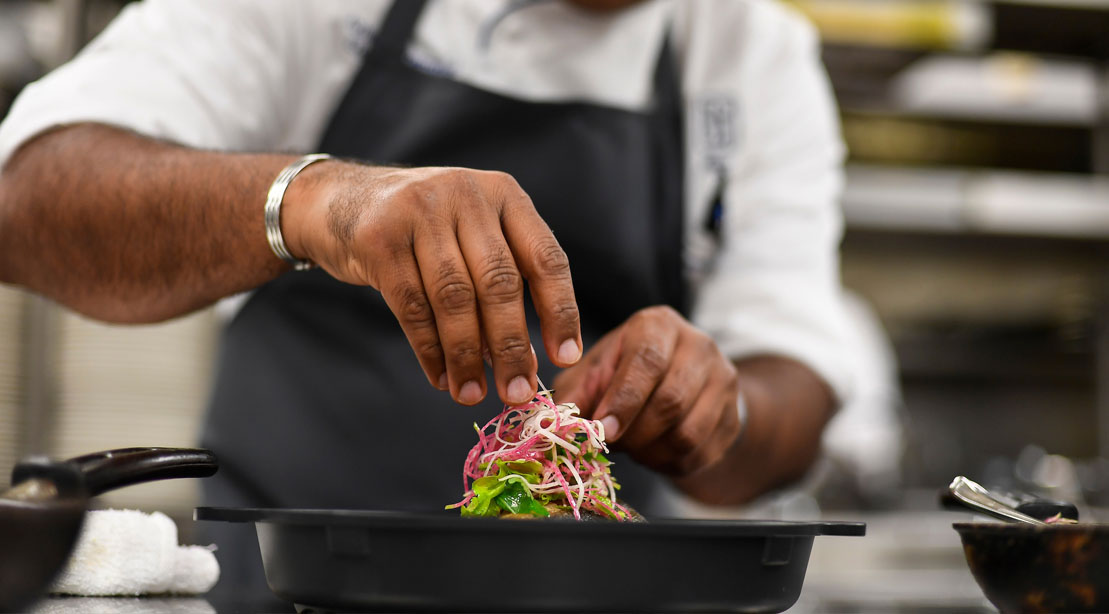 The Fittest College Football Players of 2016 | Muscle & Fitness